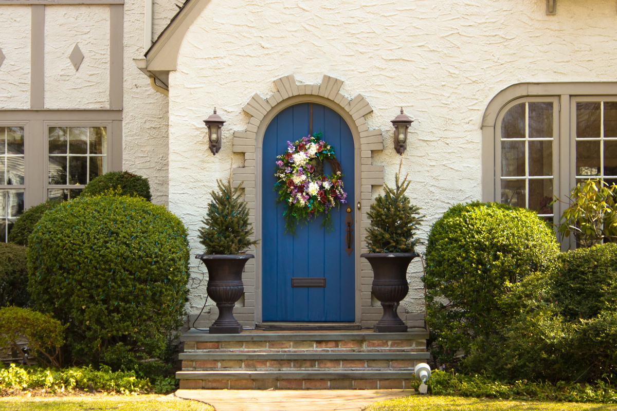 5 Different Types of Door Configurations to Bring Interest to Your Entryway